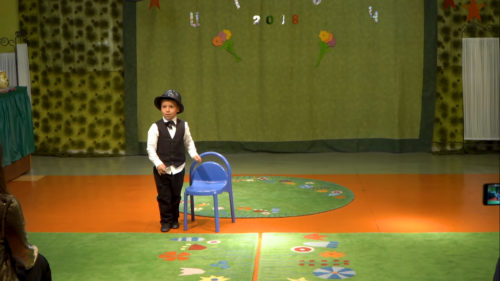Four preschoolers dress in suits and wow the crowd with their chair ...