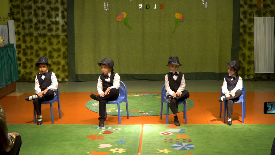 Four preschoolers dress in suits and wow the crowd with their chair ...