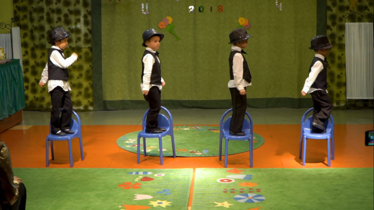 Four preschoolers dress in suits and wow the crowd with their chair ...